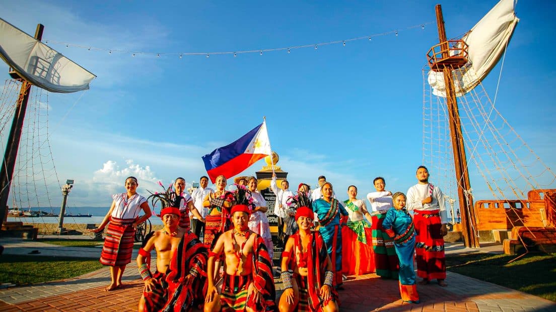 Philippines Flag - Discover the Significance - Pinay Wise
